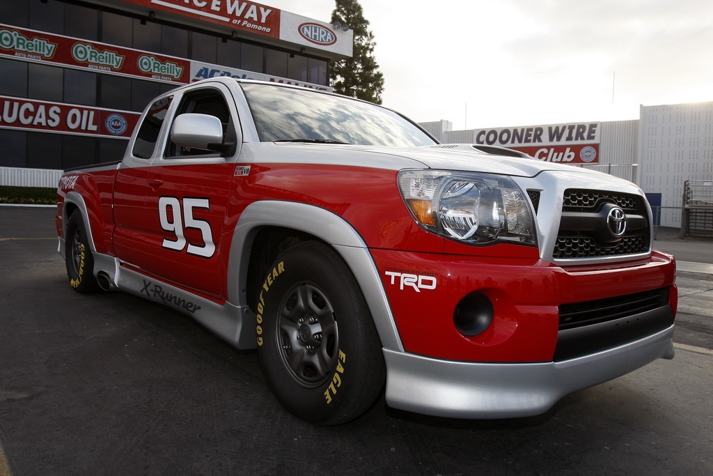 Car Design News: 2010 SEMA Show: Toyota Tacoma X-Runner RTR