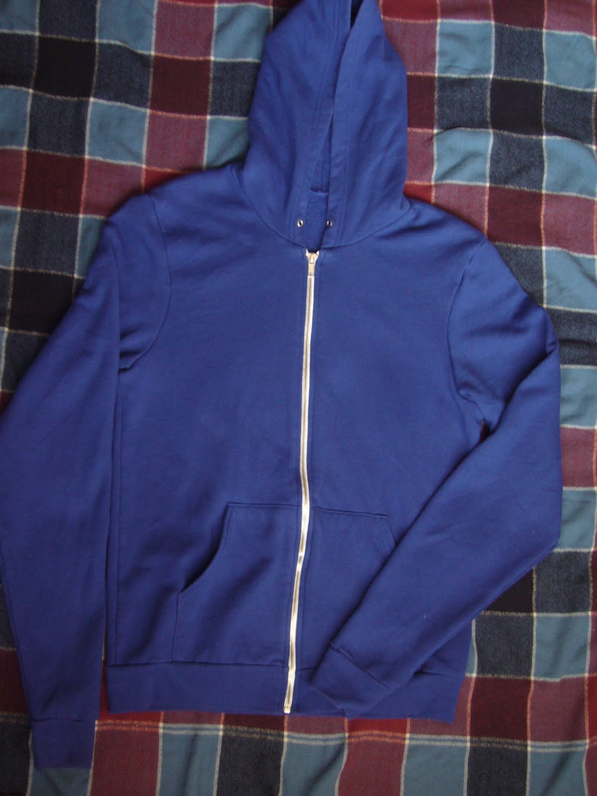 Trapos al aTaque...: Poleron Azul con estampado. VENDIDO.