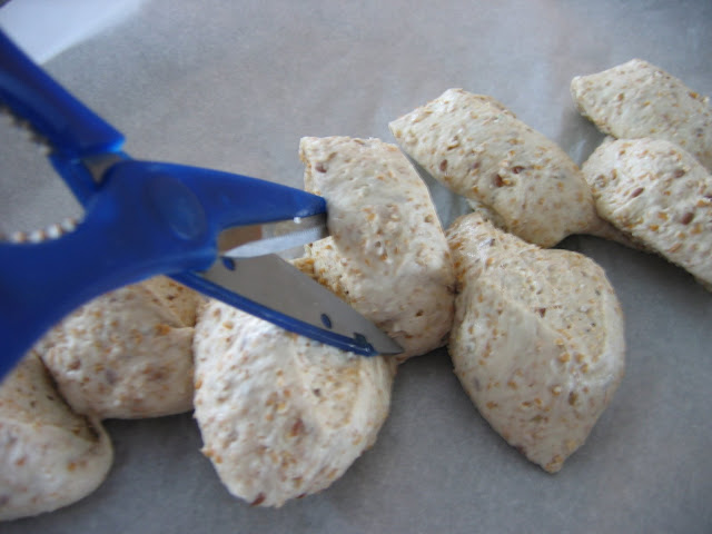 Mennonite Girls Can Cook: Mulitgrain Kitchen Scissor Buns