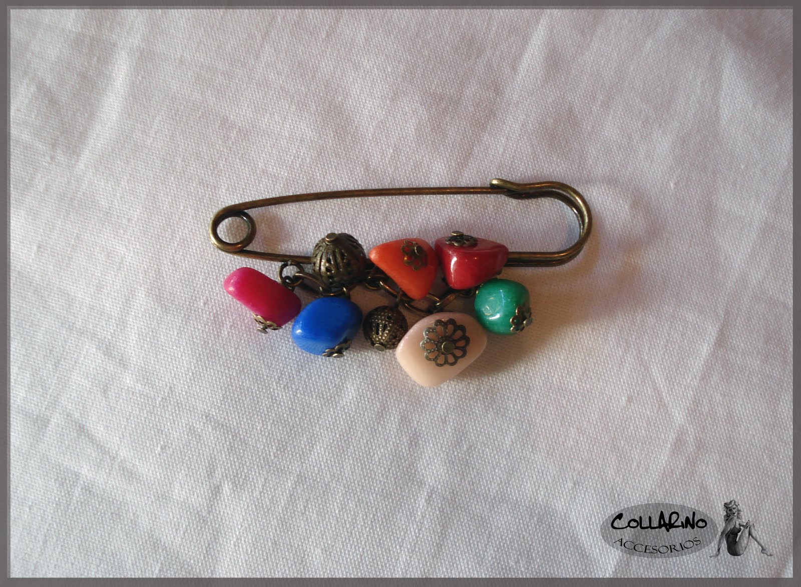 Collarino Accesorios: Llaveros y Prendedores!