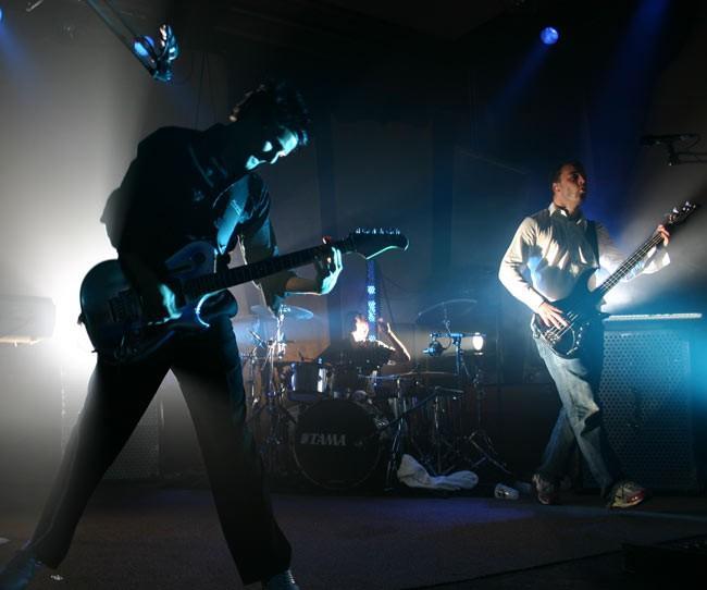 JUST SHARE ENTERTAINMENT AND EDUCATION: Biography Of The Band Muse