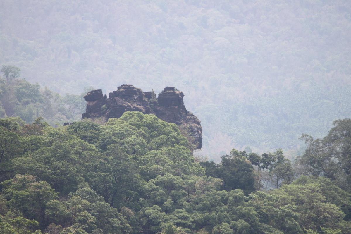 Journeys across Karnataka: Caves of Ulavi: Akalagavi