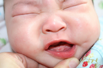 which teeth does a baby cut first