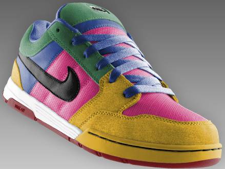 - tudo que os adolescentes gostam.: Tenis colorido.