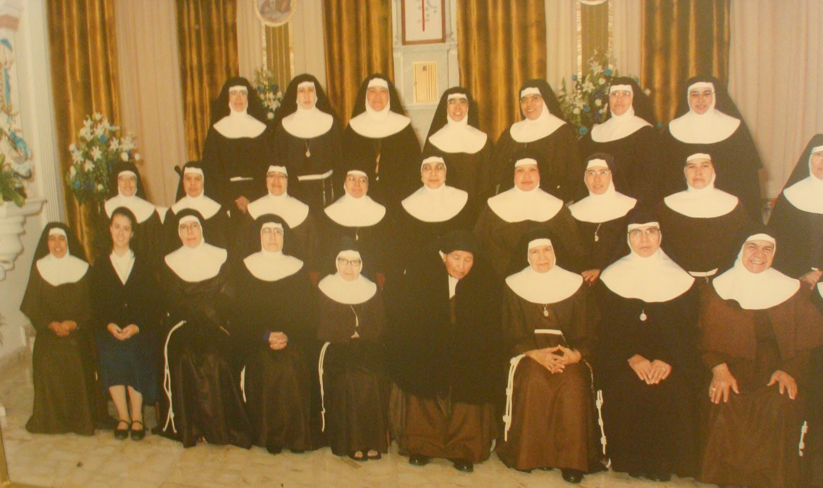 Testimonios FrancisClarianos: La alegría de ser santas: las Hermanas ...