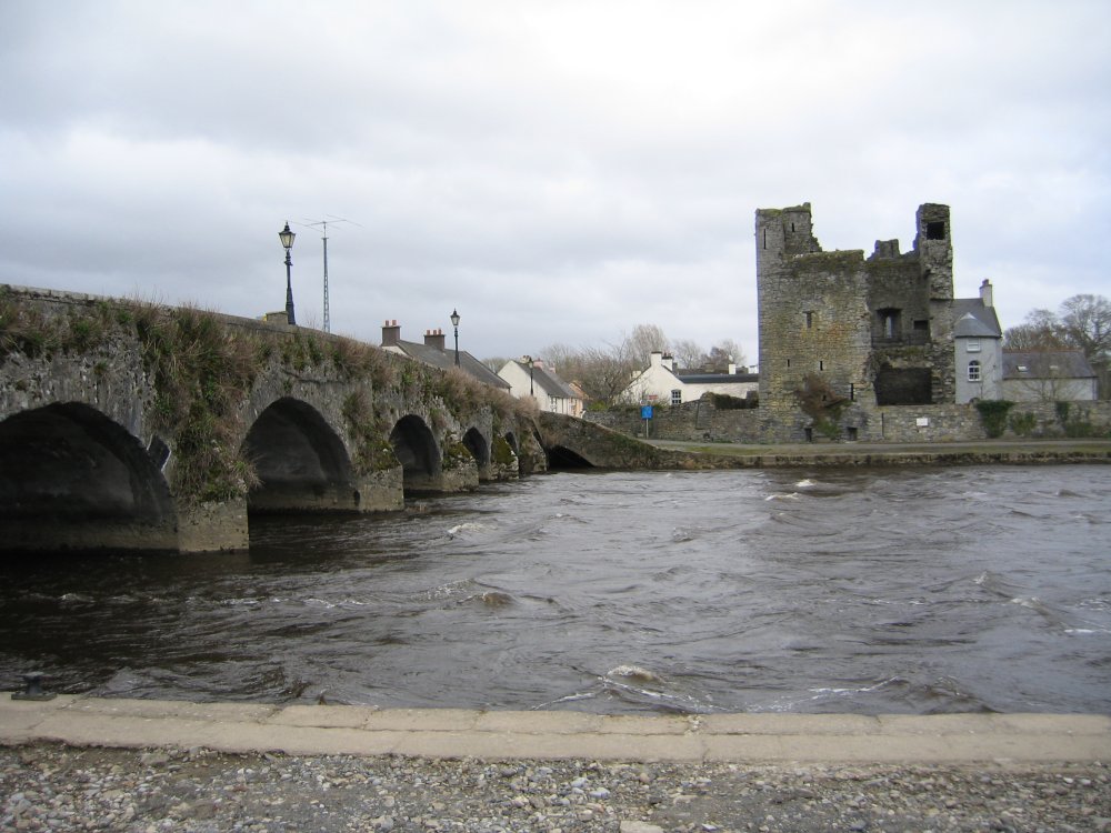 HEART SHAPED STONES: Leighlinbridge Castle, aka Black Castle