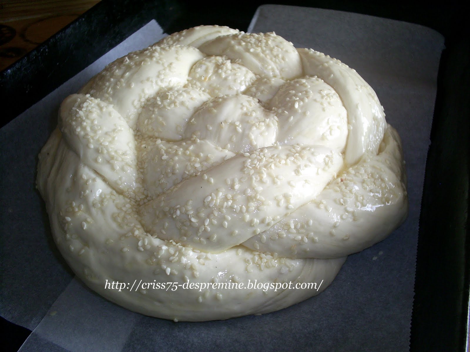 Arome si culori : Paine rotunda impletita