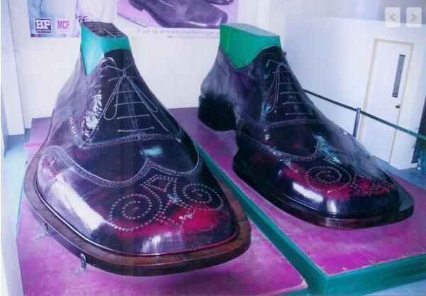 Working Homebase: World’s Largest Shoes