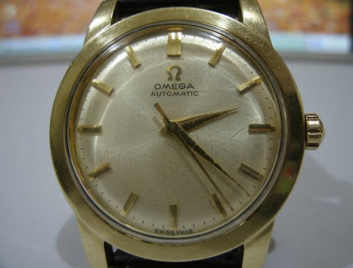 Welcome to Vintage Watch World....: Omega Bumper Cal.351 Goldtop