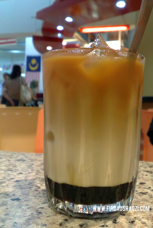 Zelinda: Saya nak TEH 3 LAYER...!!!!!!