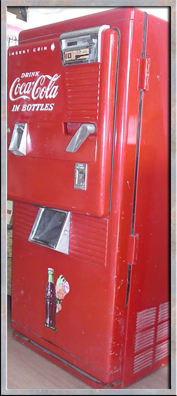 Trinetee, you are what you eat: 1950 Coca Cola soda machine