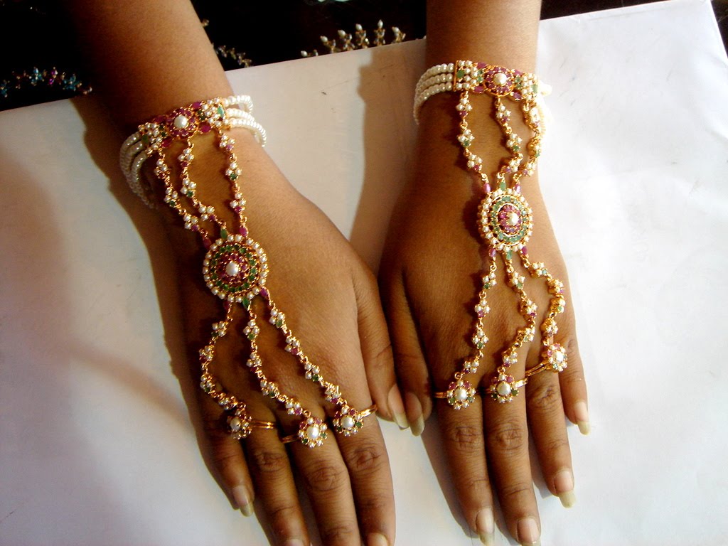 GLAMOURAMA: HaTh PHoOL