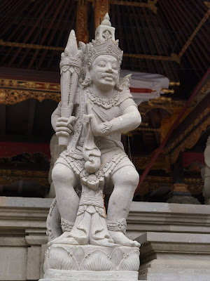 Sanatana Dharma Hinduismo: Indra.