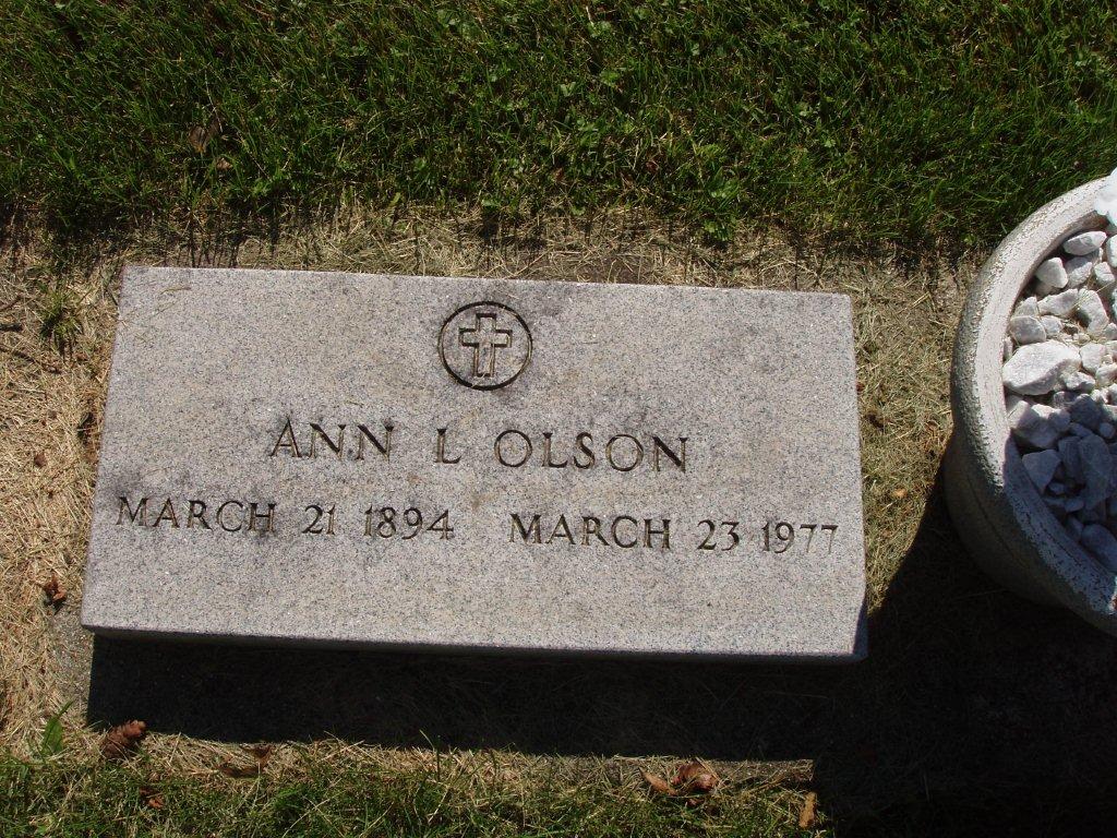 Stanley August Olson and Ann Olson - burial
