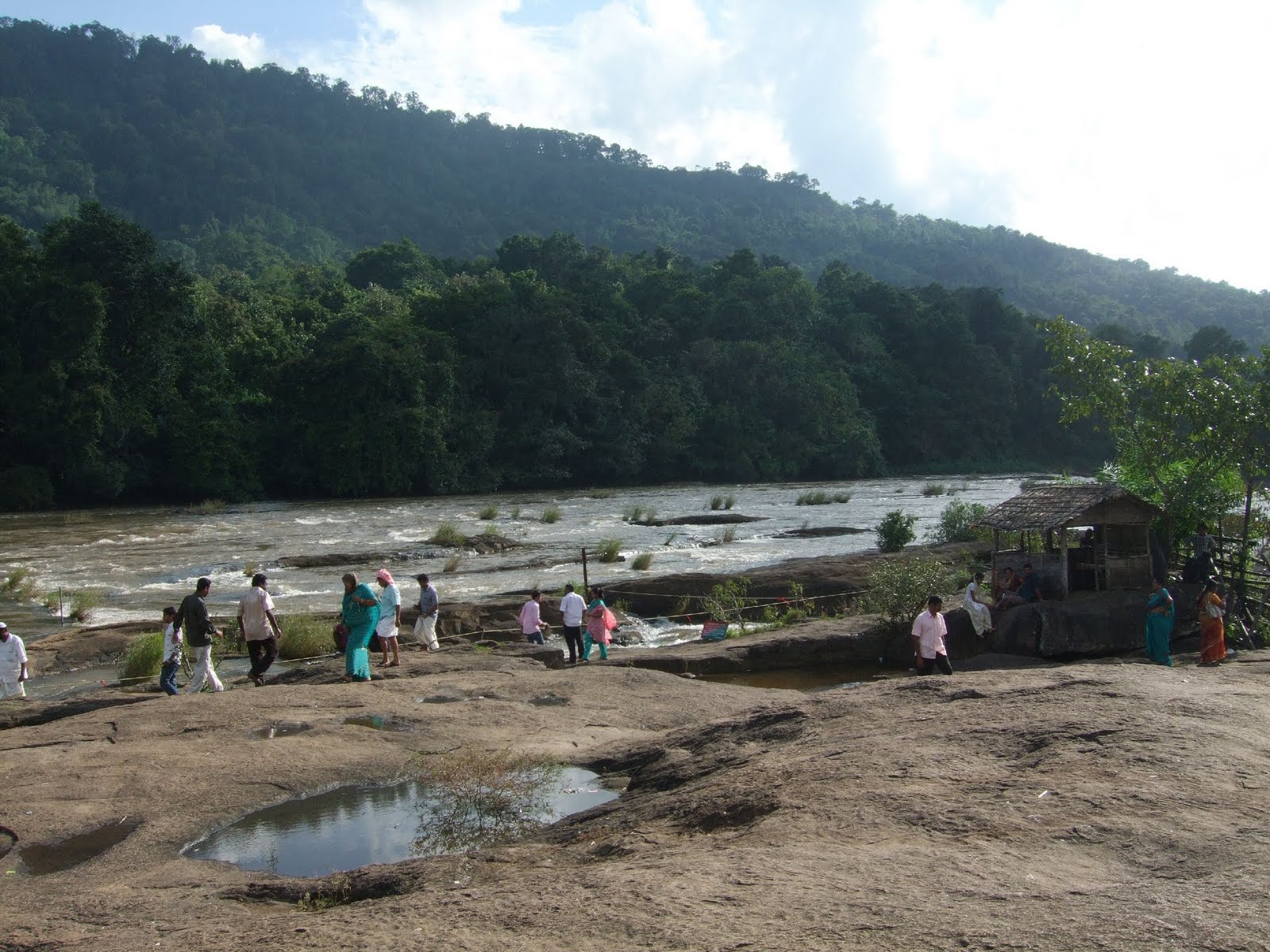 Exploring South India - Travel blog.....: Road trip to Sholyar Dam ...