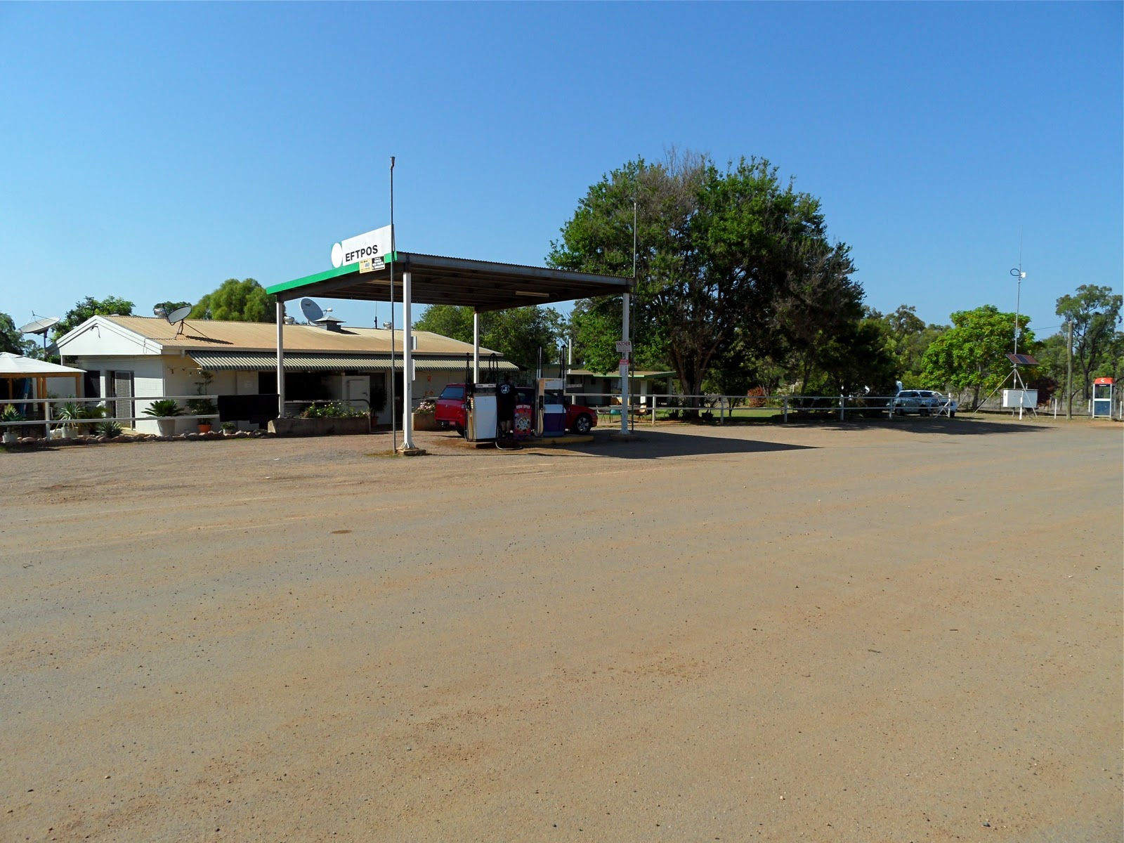 Avan Touring in Australia: Lynd Junction, Fletcher Creek, Belyando Crossing