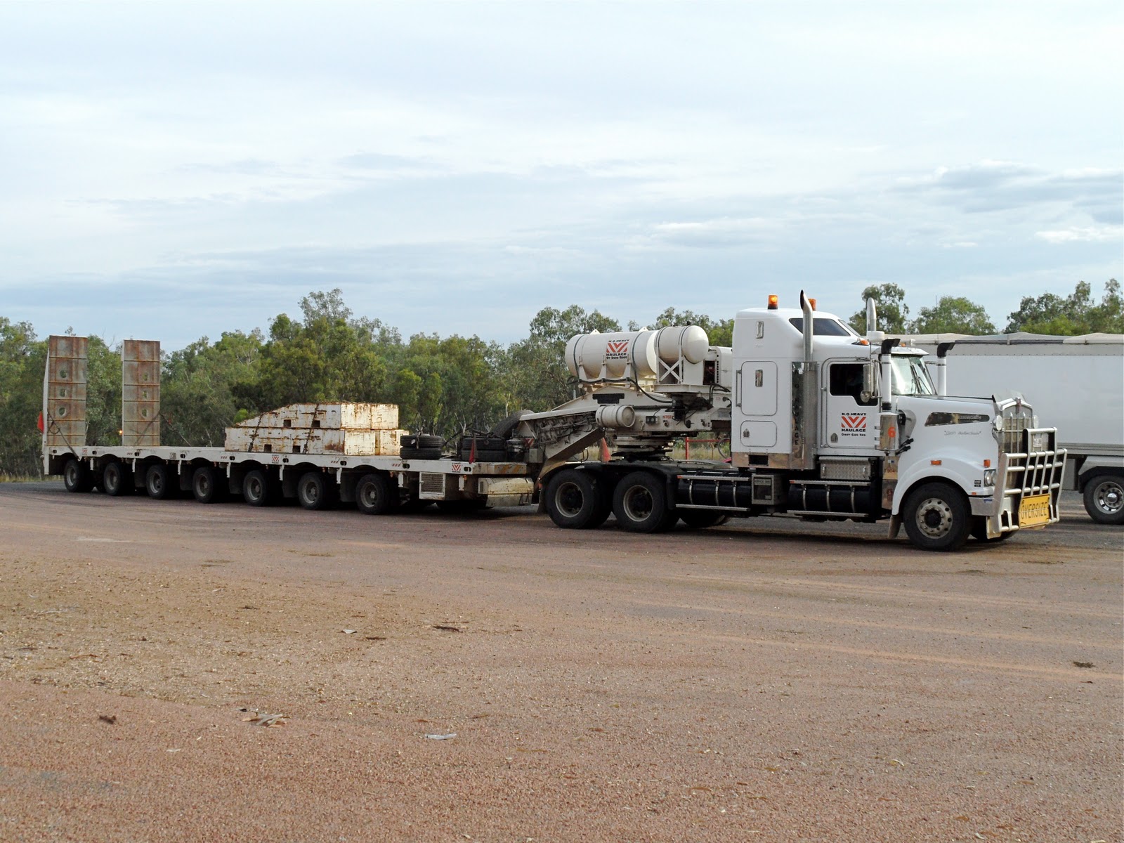 Avan Touring in Australia: Lynd Junction, Fletcher Creek, Belyando Crossing
