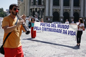 Prática Cia Teatral: Artistas fazem protesto no Rio pela livre ...