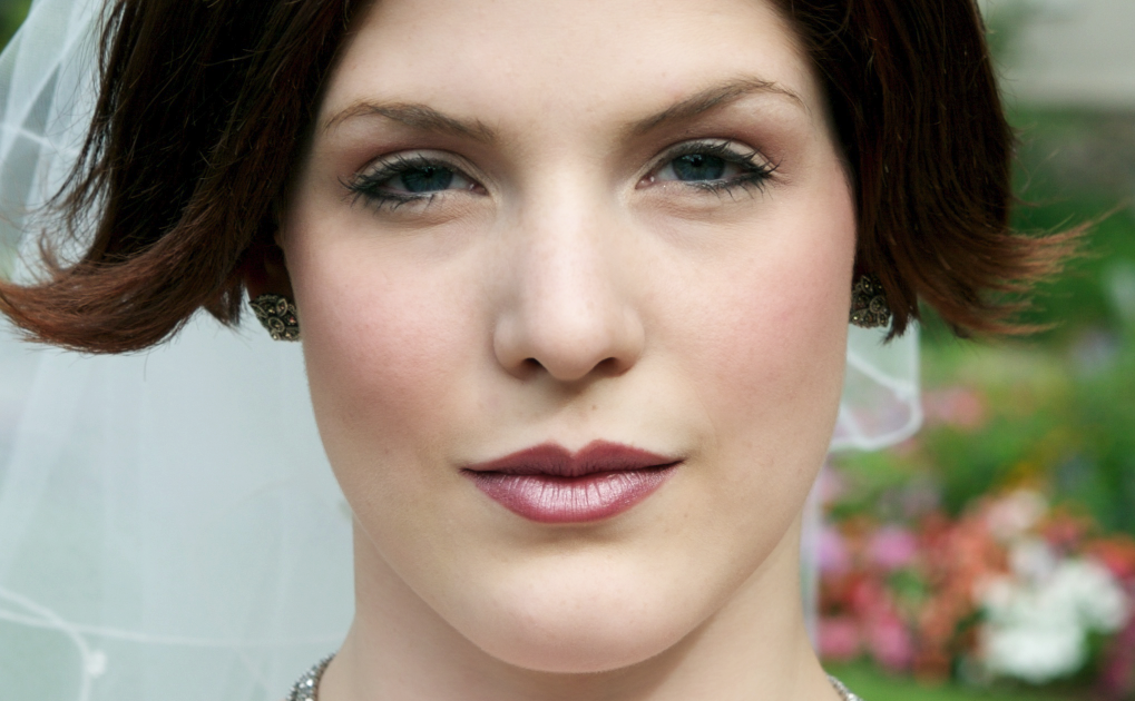 Take Out Photo: Vibrant, Sparkling, and Sharp Eyes