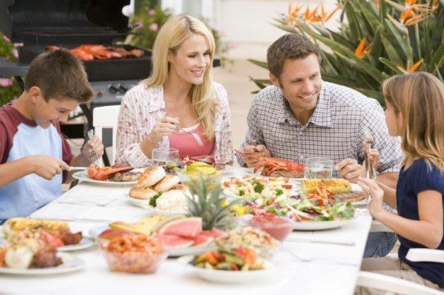 Tickles and Time Outs: How to Make Mealtimes Memorable