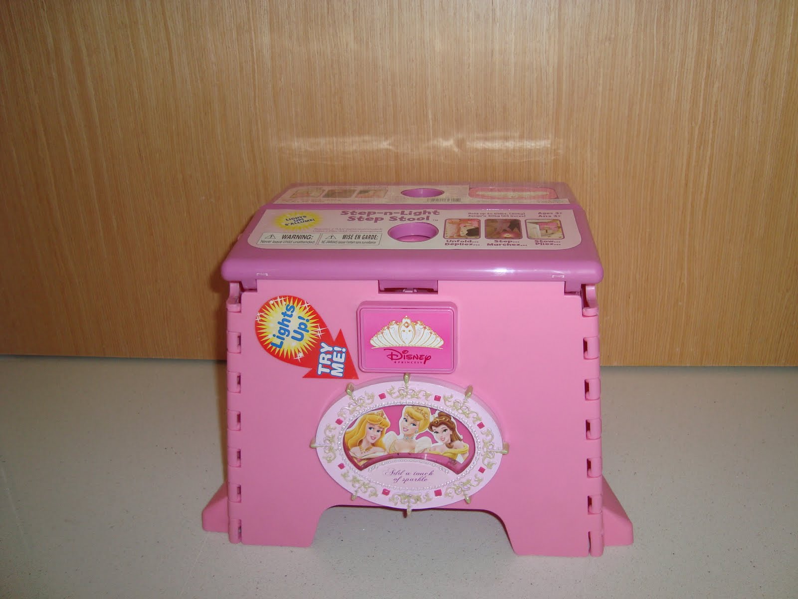 ToyLinx: Disney Step-N-Light Children's Step Stool Princess Design