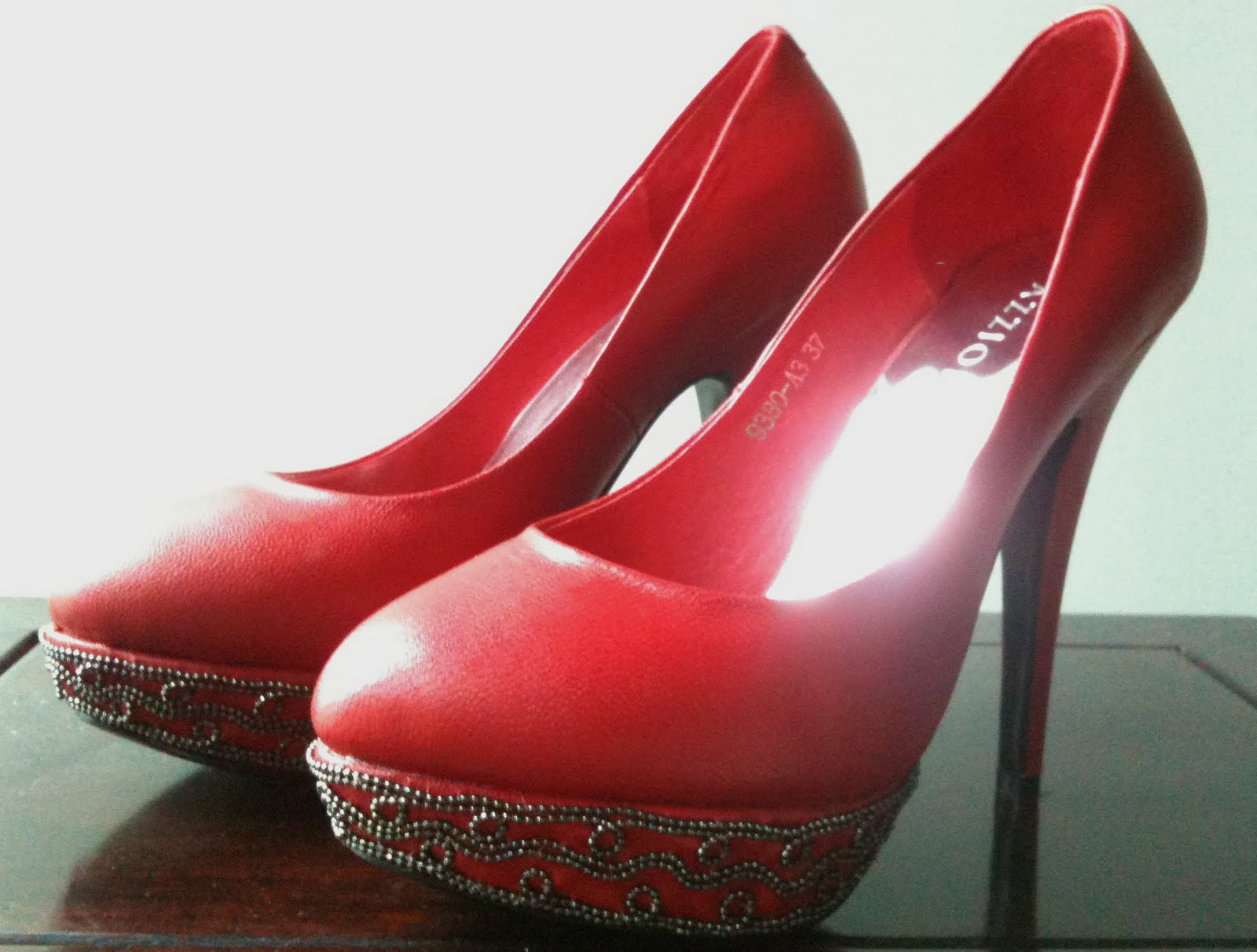 The Clover Beauty Inn: Gorgeous Red Pumps!