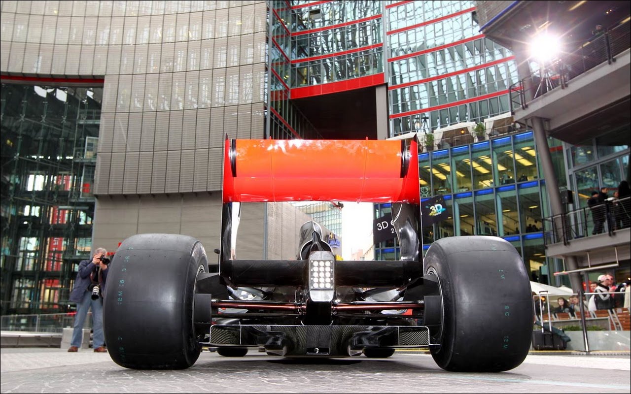 2011 McLAREN MP4-26 IN HI RES PICTURES - FORMULA 1