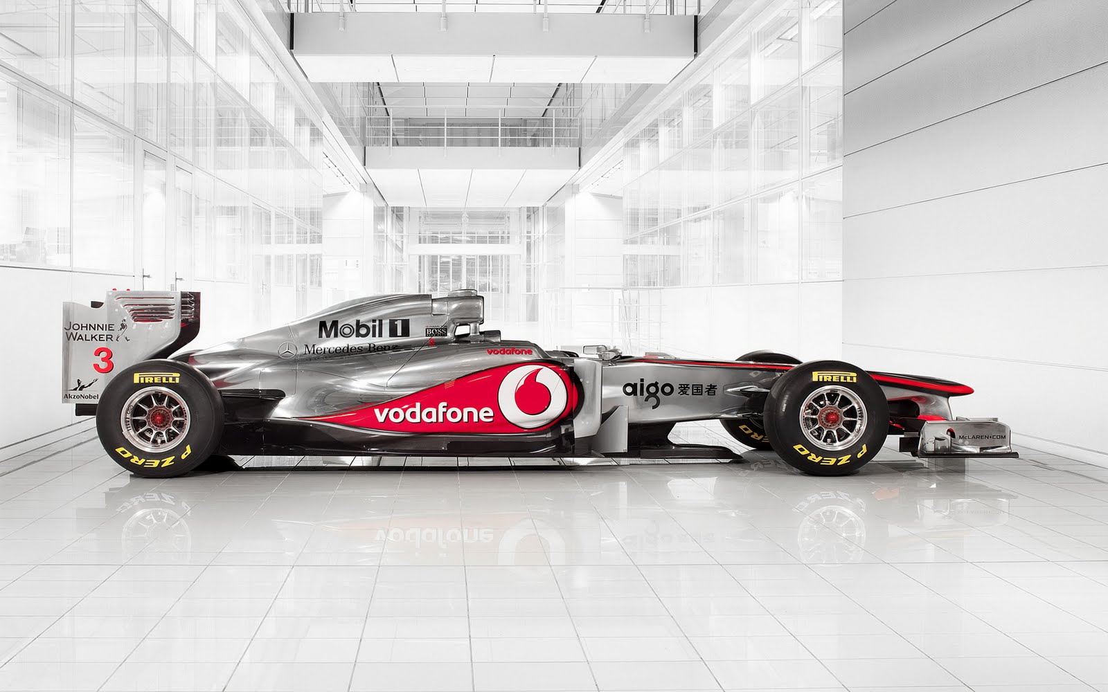 2011 McLAREN MP4-26 IN HI RES PICTURES - FORMULA 1