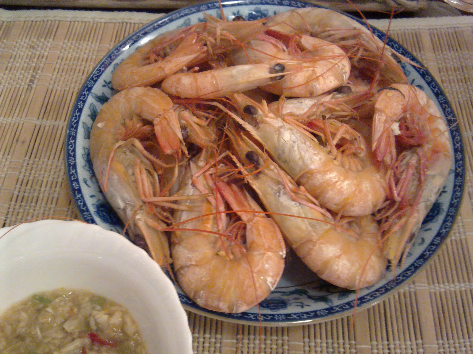 Nae's Kitchen: กุ้งลวกกับน้ำจิ้มซีฟู้ด - Boiled shrimp with seafood ...