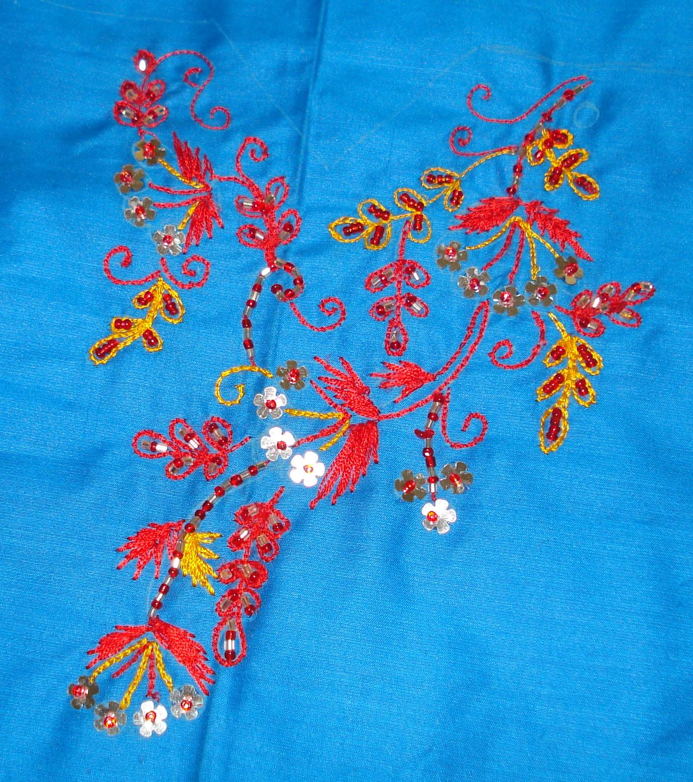 aari work on kurtha