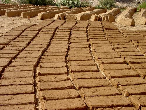 Bramasole, anhelando el sol...: VENTAJAS DE LA CONSTRUCCIÓN EN BARRO
