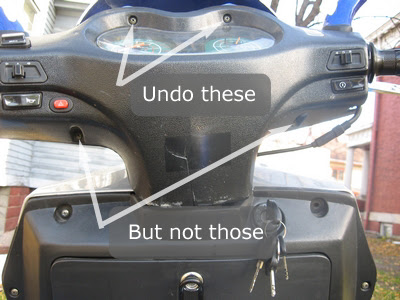 My Chinese Baron Scooter: Removing the front handlebar cover