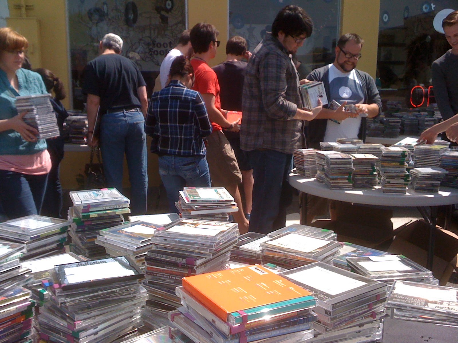 Spinning Indie: Radio Station Field Trip 10.5 - KSCU's New Digs at ...