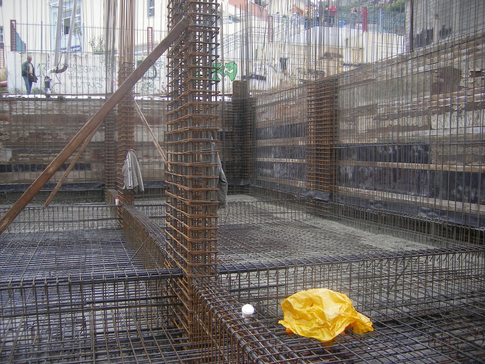 ΤΟΠΟΘΕΤΗΣΗ ΣΙΔΗΡΟΥ: ΔΕΞΑΜΕΝΕΣ ΥΔΑΤΟΣ