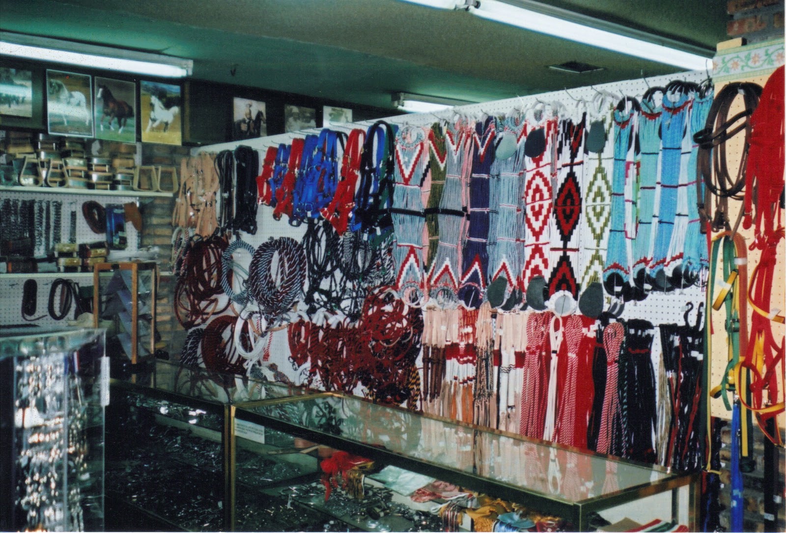 Peletería Atlas: Talabartería.