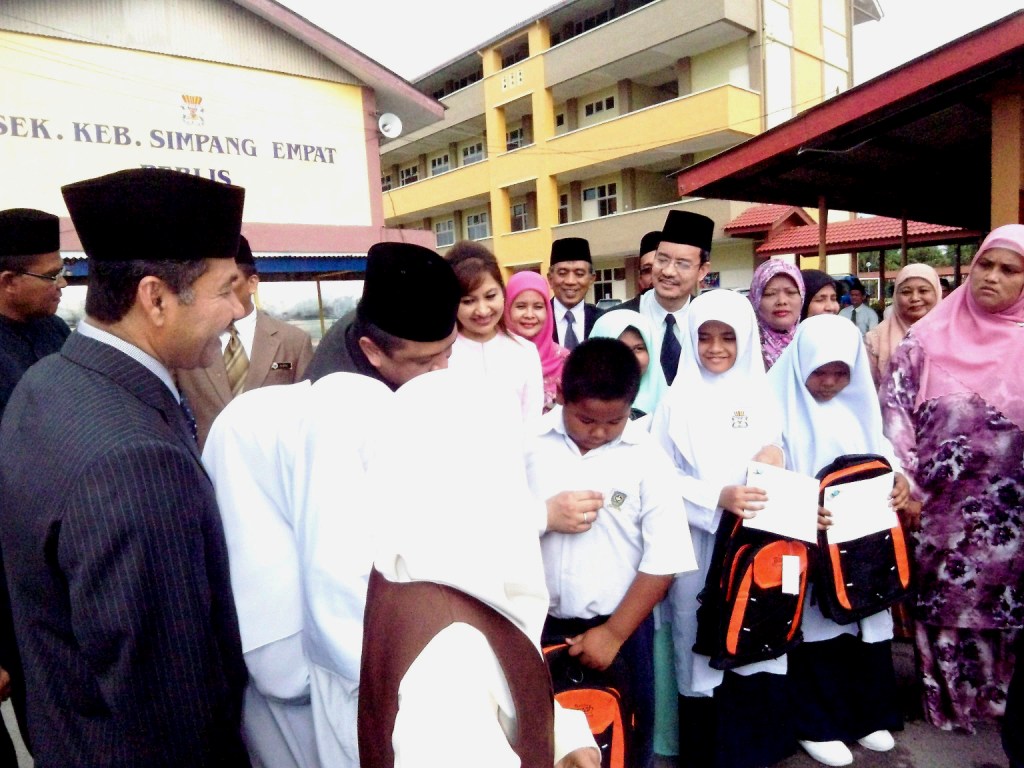 GeLoMbAnG kEtIGa tSuNaMi: SK Simpang Empat, Perlis