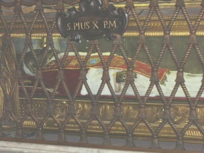 Traditional † Catholicism: Death - Popes