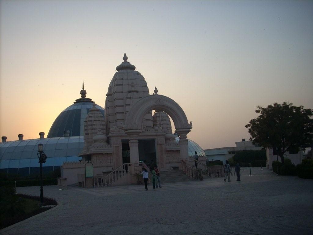 Sri Sri Radha Vrindavana-chandra: Sri Radha Vrindavan Chandra Mandir