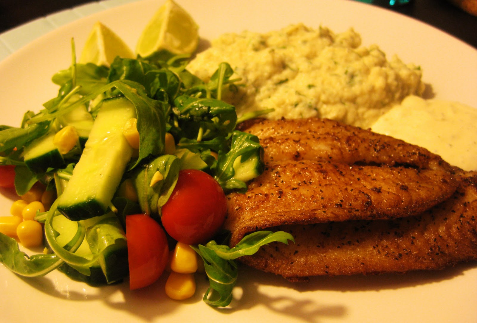 Frukost, lunch och middag.: Stekt pangasiusfilé (hajmal) med blomkålsmos