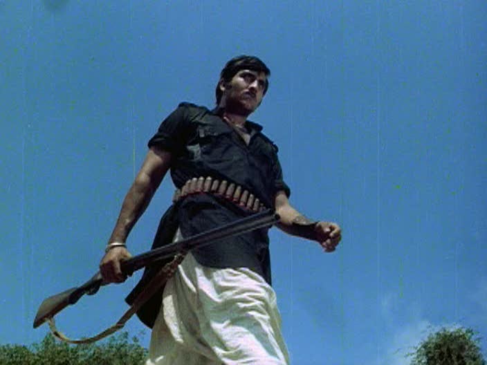 daku-drama: Mera Gaon Mera Desh ~ Beth Loves Bollywood