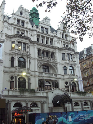 julinternationalinthenight: Londres: no money, no party