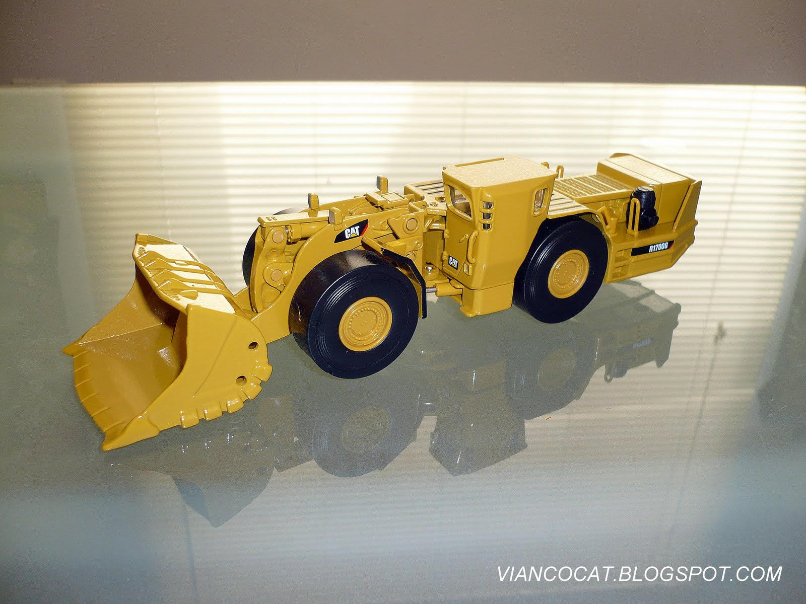 VIANCO: CAT R1700G LHD