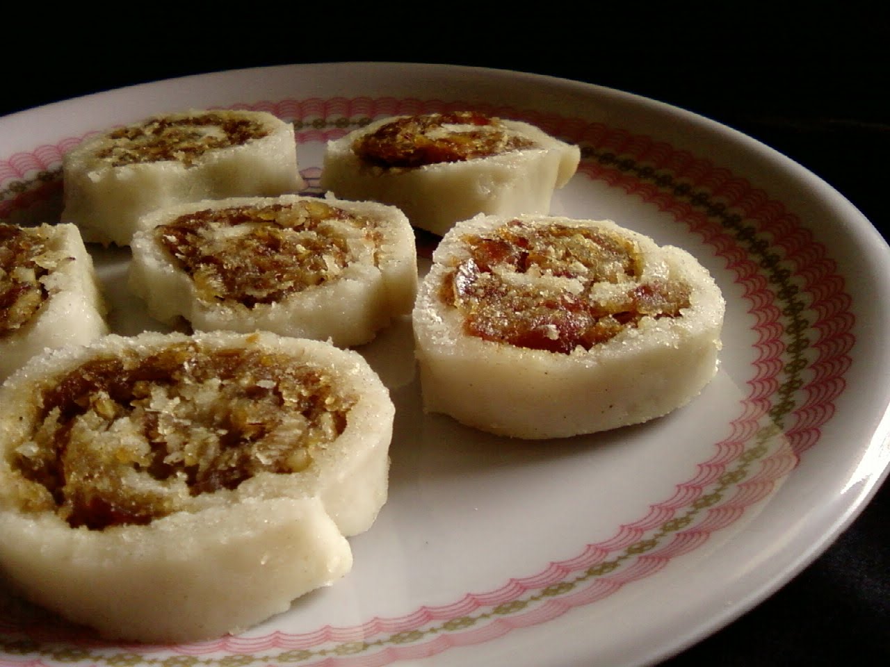 Blend with Spices: Steamed Date Rolls