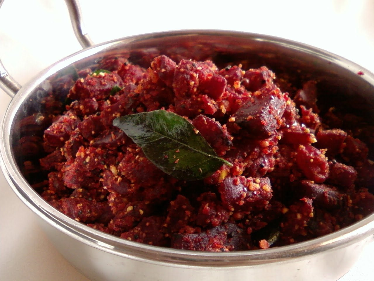 Beetroot Pappula Koora ~ Beetroot with Spiced Dalia Powder - Blend with ...