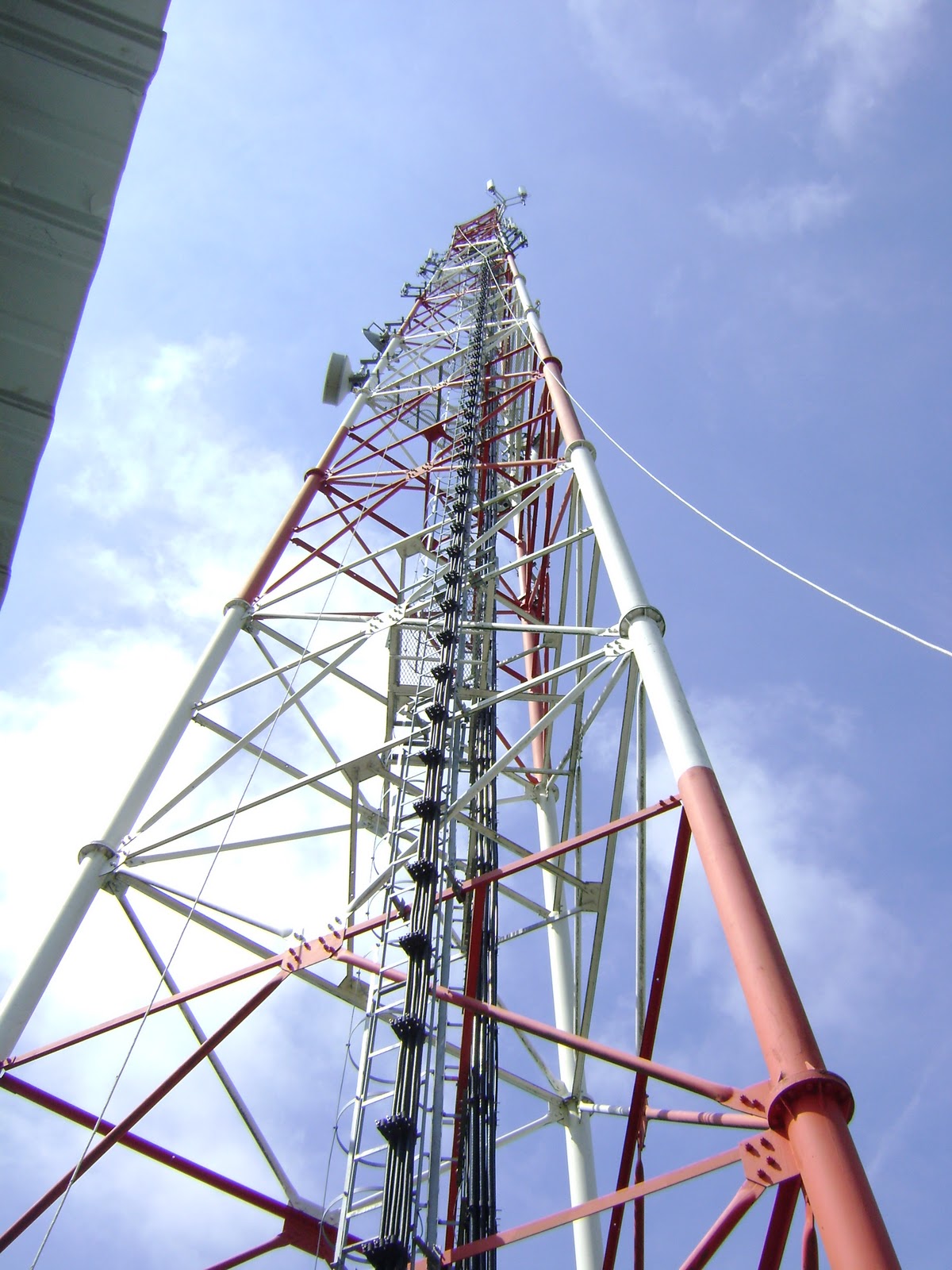GASTRI SOLUTION: Tengok site pencawang maxis