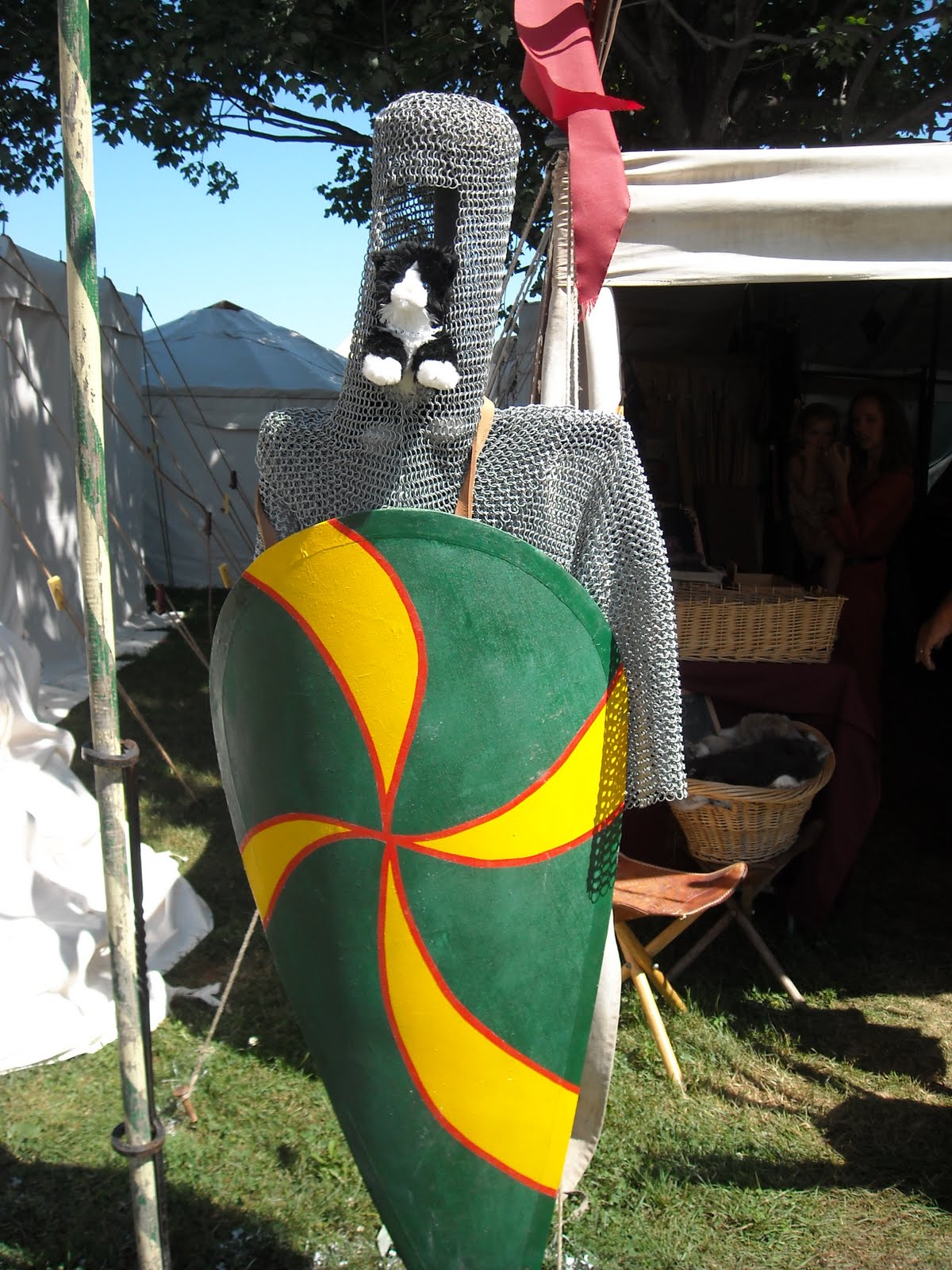 Fraser the Traveling Cat: at Pennsic with Siobhan