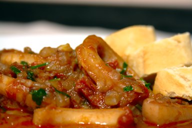 Cinco Quartos de Laranja: Lulas guisadas com tomate e funcho