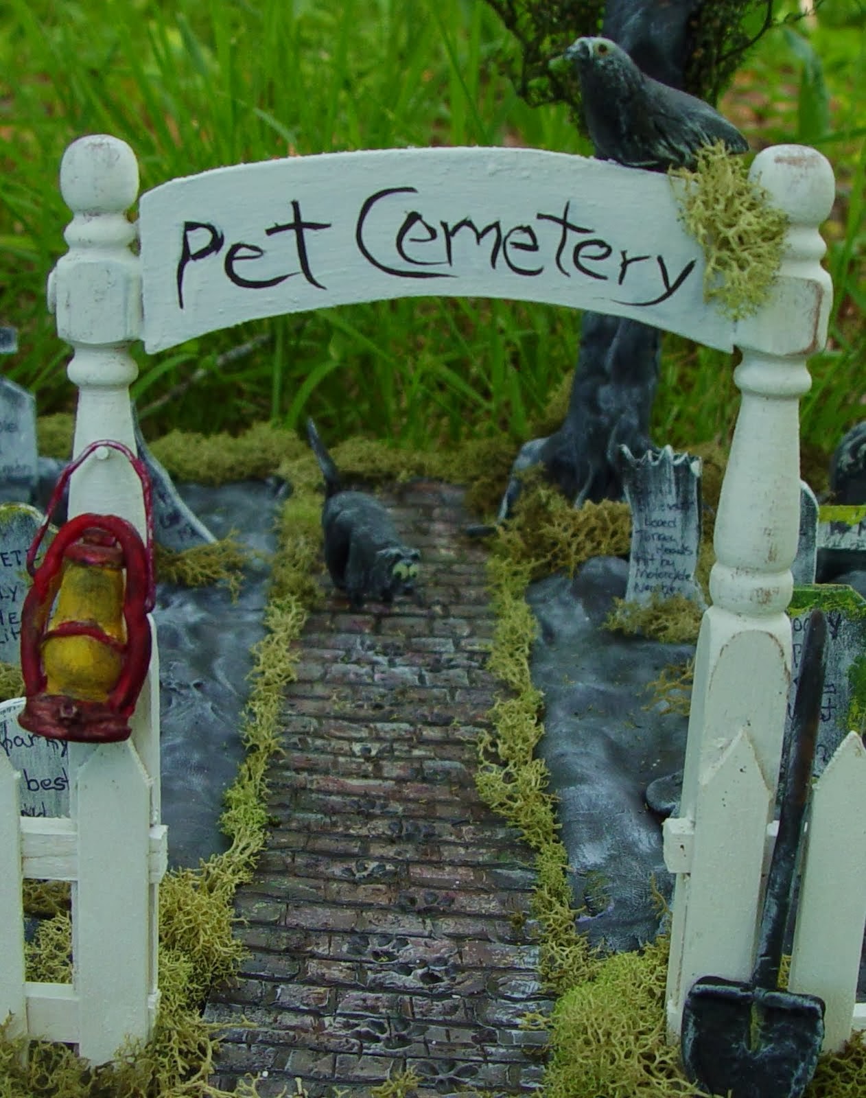 Liz Adeles SpOOky Art: Pet Cemetery