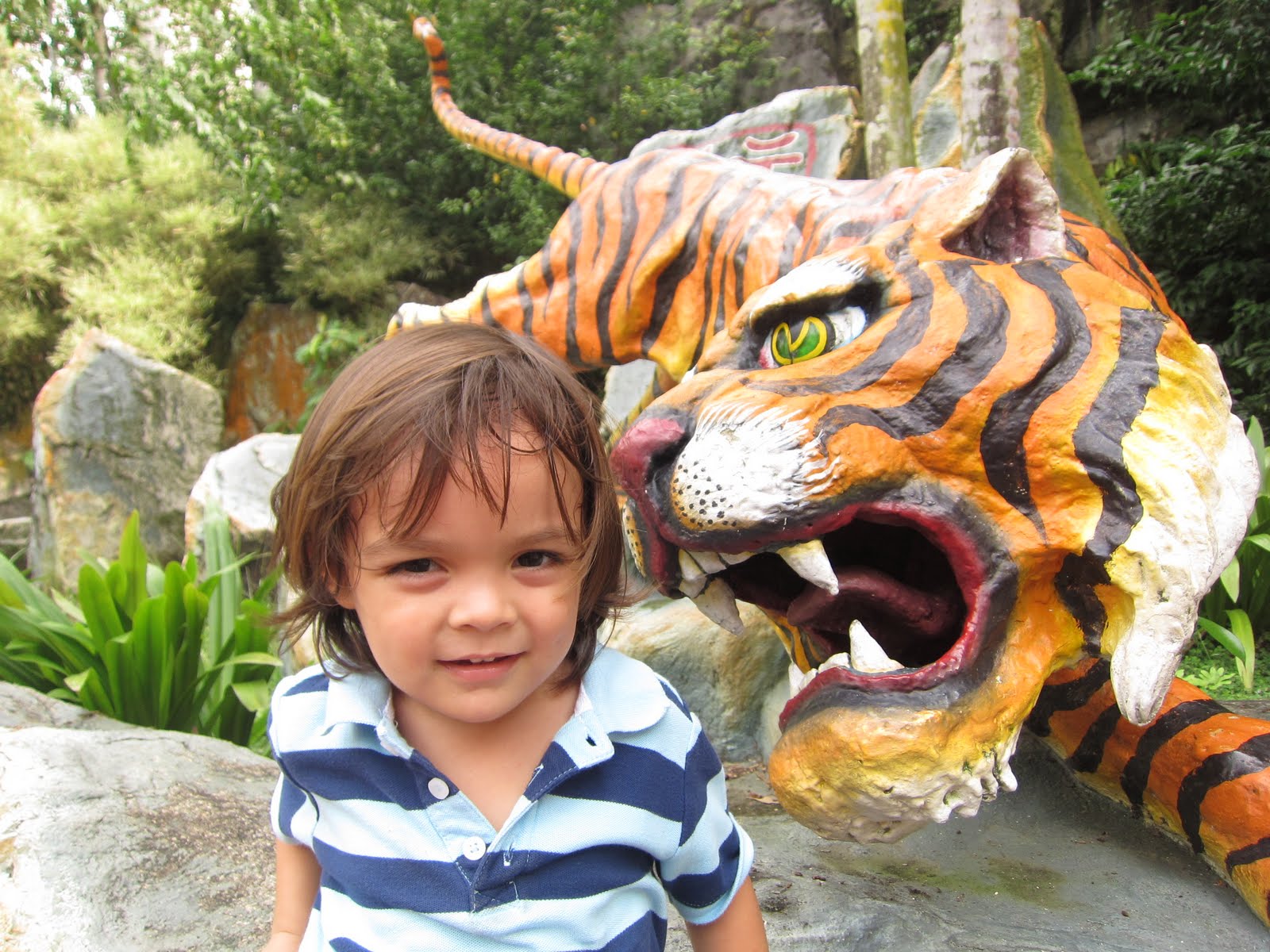 Splashing in Singapore: Tiger Balm Gardens