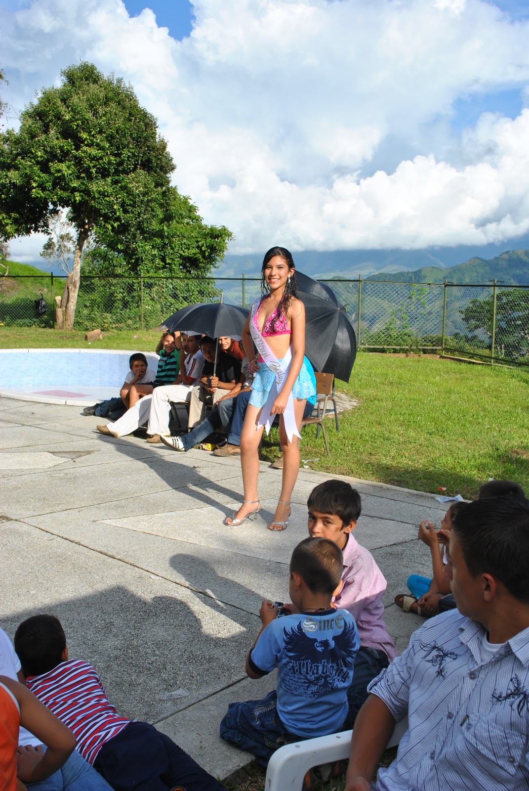 Chica Celedonista 2010: DESFILE EN TRAJE DE BAÑO Y TRAJE ECOLOGICO